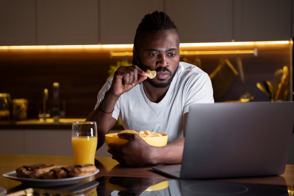 Eating Late at Night and Weight Gain: What the Science Says